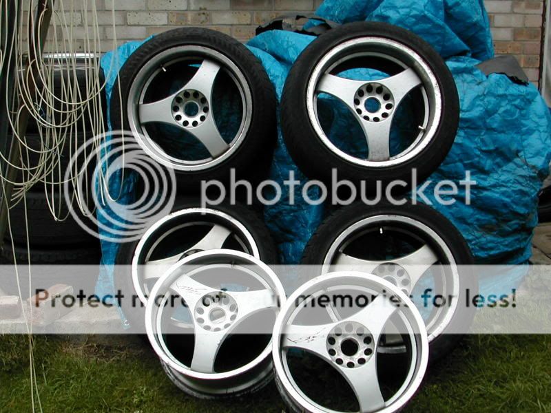 TriForce Zelda 17" wheels.