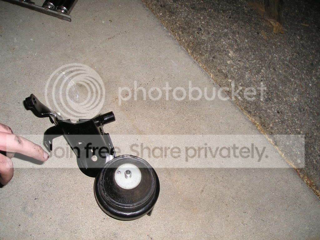 HELP! swapping the front motor mount (to the new style) | VW Vortex ...