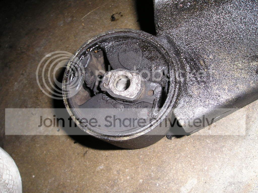 HELP! swapping the front motor mount (to the new style) | VW Vortex ...